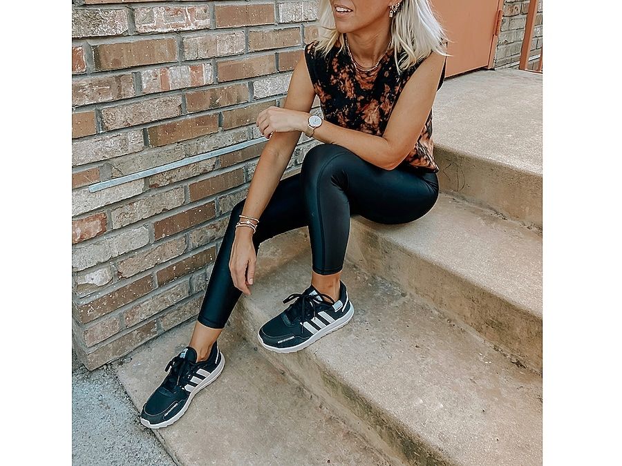 Classic Look With Adidas Retrorun Sneakers