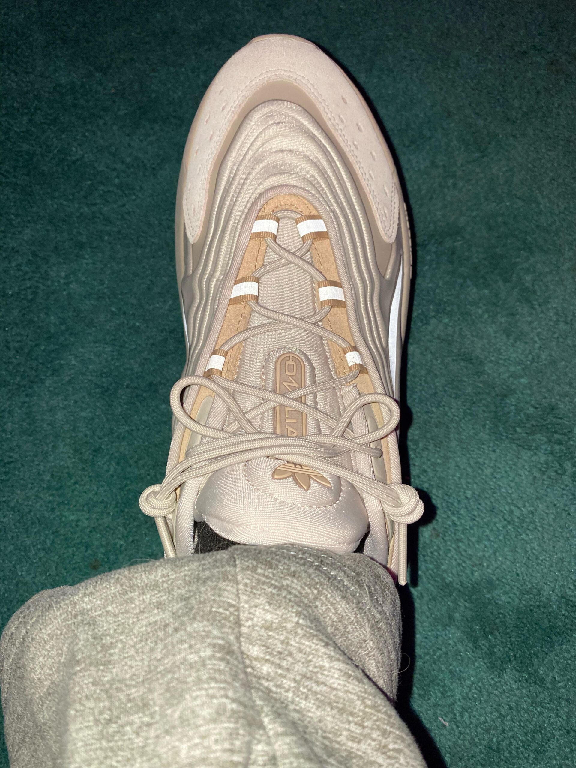 How To Lace Adidas Ozelia?